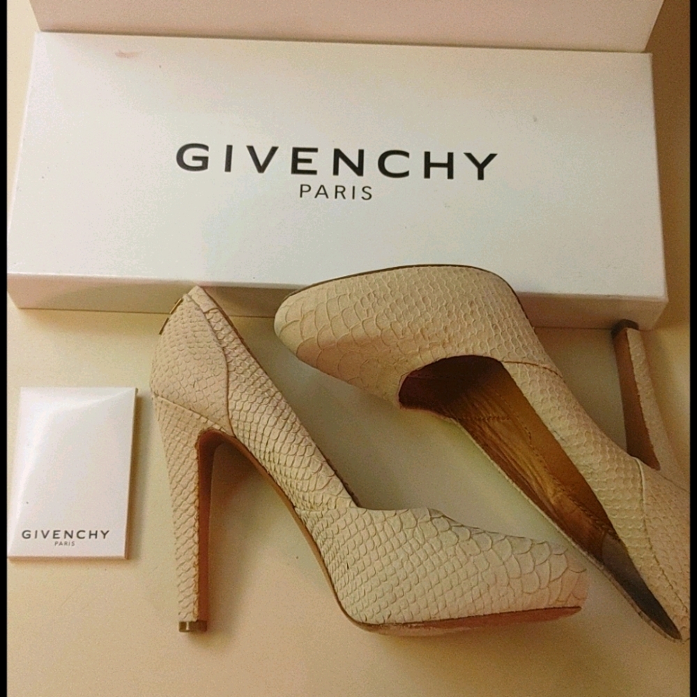 Givenchy Paris Ivory White Pump Platform Heel Shoe - Gem